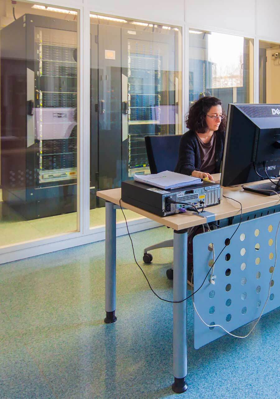 Qora tuynuk - UMI UNIVERSUM. MENSCH.