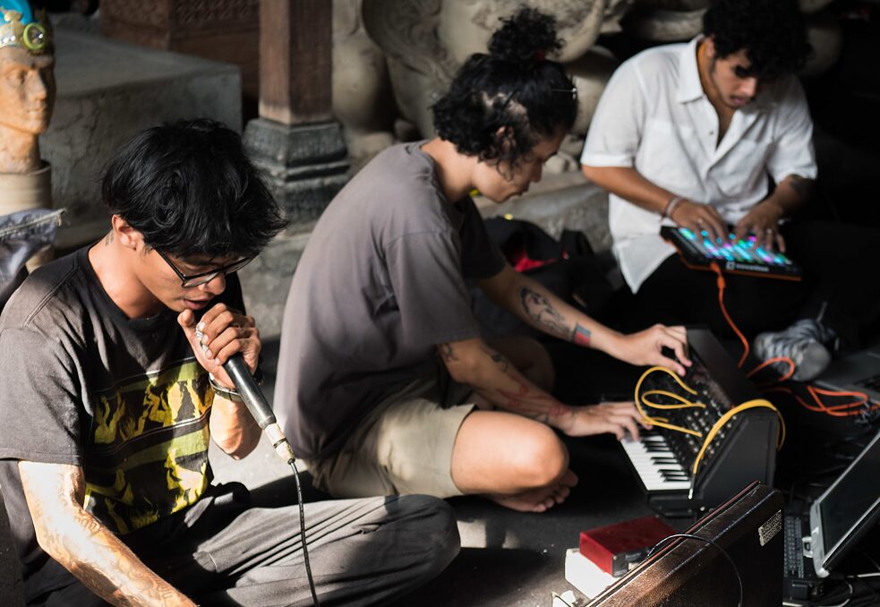 Bildergalerie - Nusasonic – Crossing Aural Geographies