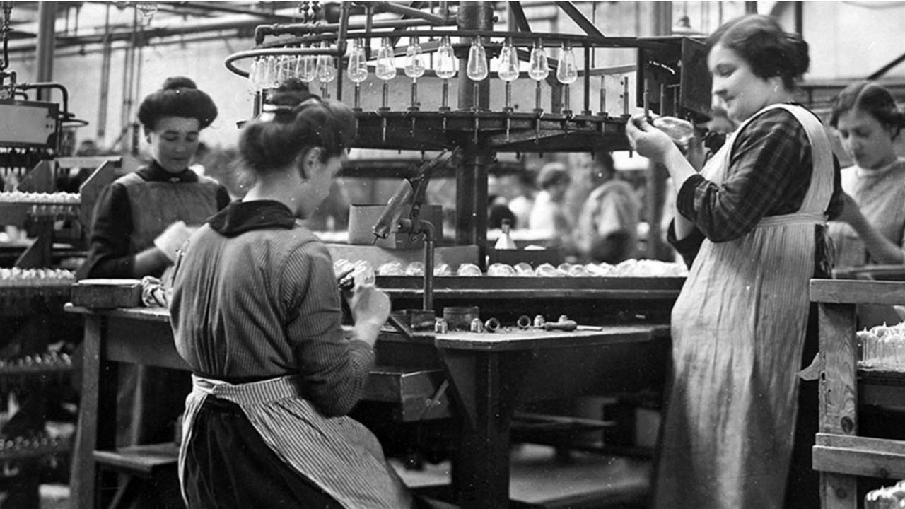 Cartel Phoebus (obsolescencia programada)… | Nuestras Charlas Nocturnas